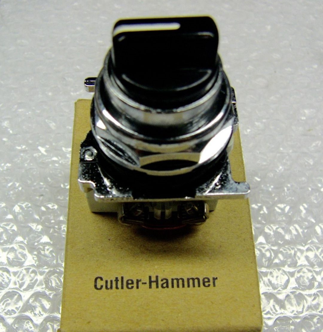 EATON CUTLER HAMMER 10250T21KB 3 POSITION SELECTOR SWITCH (F114)