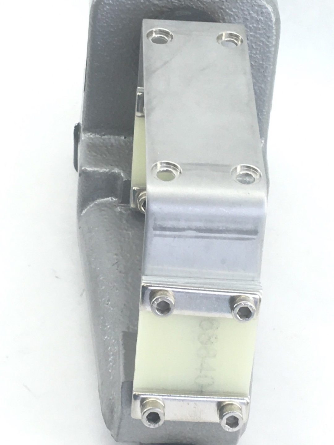 FMC SYNTRON F-T0-C MAGNETIC FEEDER *** BASE ONLY *** NO COIL (B457)