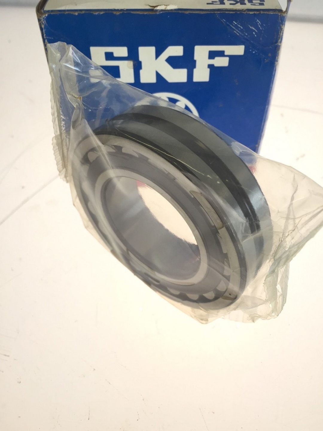 SKF 22210 CC/W33 Spherical Roller Bearing (90mm x 50mm x 23mm) (H82)