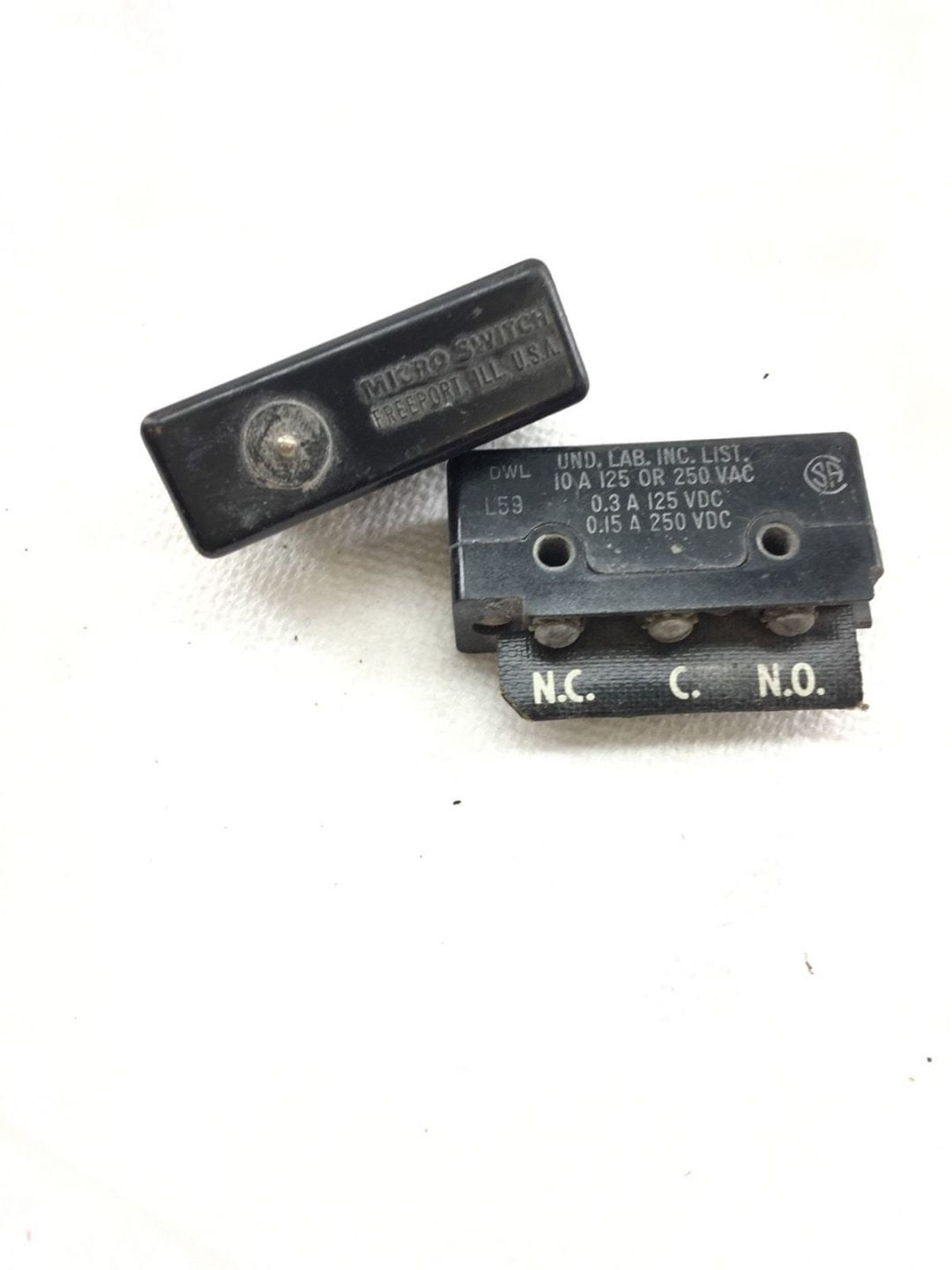 LOT OF 2 Honeywell MicroSwitch DT-2R-A7 MS25008-1 Limit Switch, B370