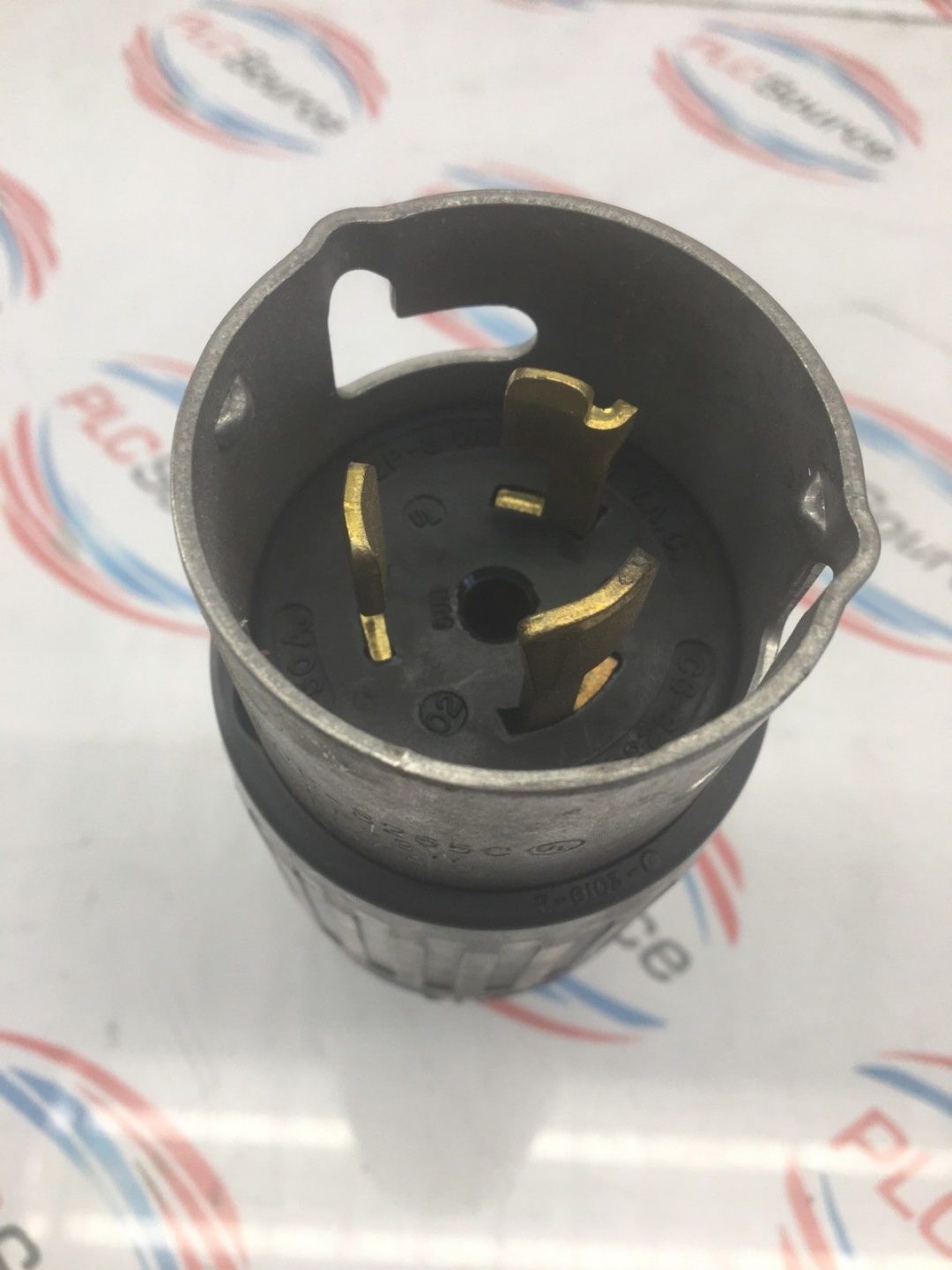 HUBBELL CS-8265C, 2P-3W, 250VAC, 50A 2 POLE 3 WIRE TWIST LOCK PLUG