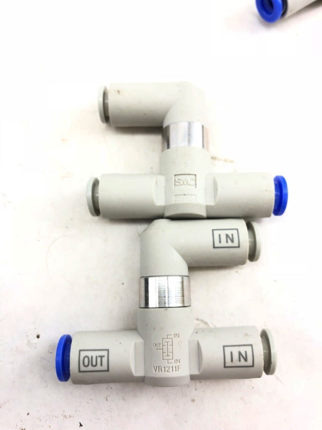 LOT OF 7 SMC VR1211F PNEUMATIC SHUTTLE CHECK VALVE 3 PORTS, (A844