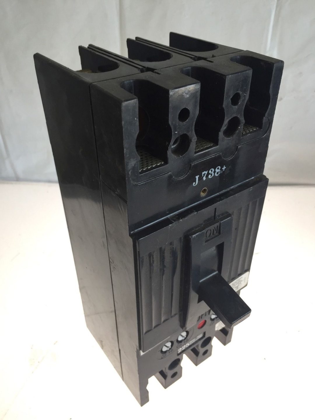 General Electric GE TFJ236225 Circuit Breaker 225A 600VAC 3-Pole, (B183)
